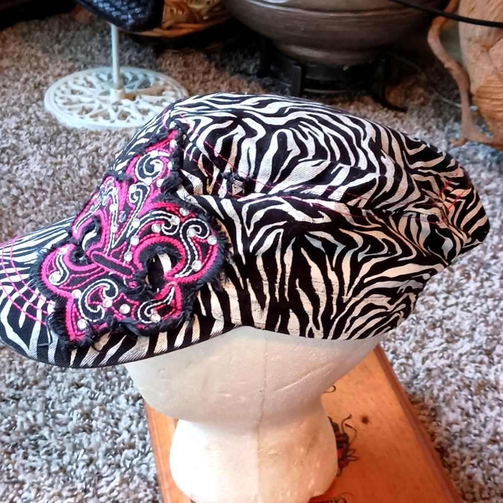 100% Cotton Vietnamese Fashion Cap With Rhinestones - Gem